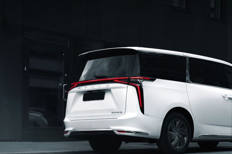 Maxus Mifa 9 2023 Images - Check Interior & Exterior Photos | OtO