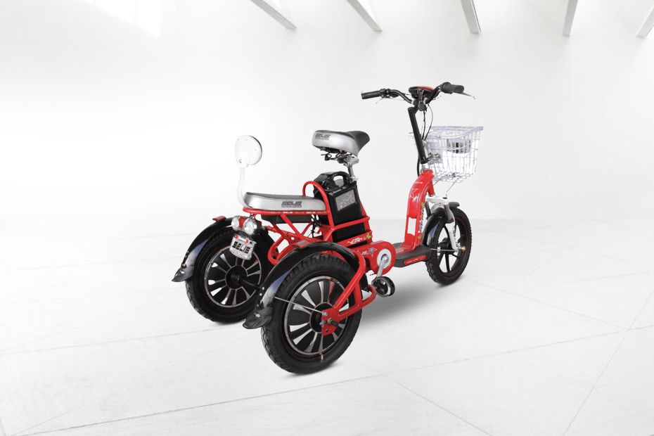 Selis Butterfly Trike 2023 Interior & Exterior Images, Colors & Video ...