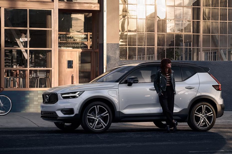 Volvo XC40 2022 Images - Check Interior & Exterior Photos | OtO