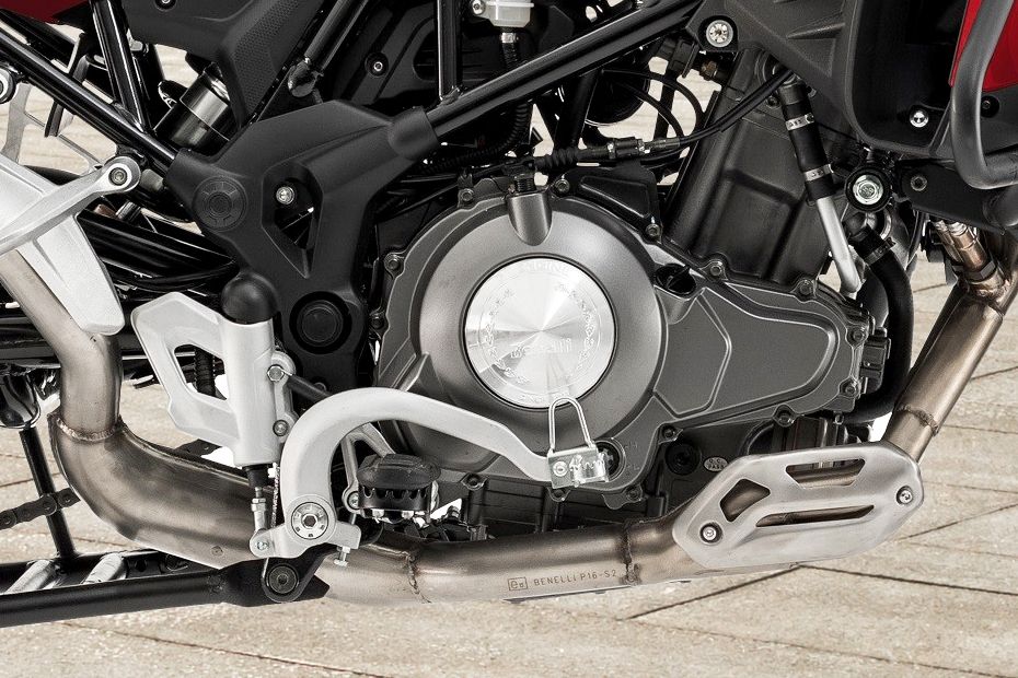 Benelli TRK 502X 2021 Harga OTR, Promo Juli, Spesifikasi & Review