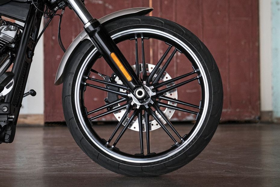 Harley Davidson Breakout 2021 Images - Check out design & styling | Oto