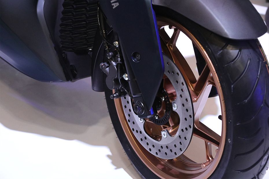 Yamaha Xmax Connected 2024 Images - Check out design & styling | OTO