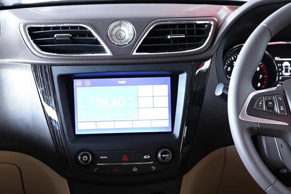 Gambar Wuling Confero S 2021 - Lihat Foto Interior & Eksterior | Oto