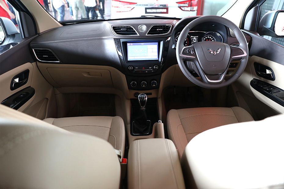Gambar Wuling Confero 2021 - Lihat Foto Interior & Eksterior | Oto