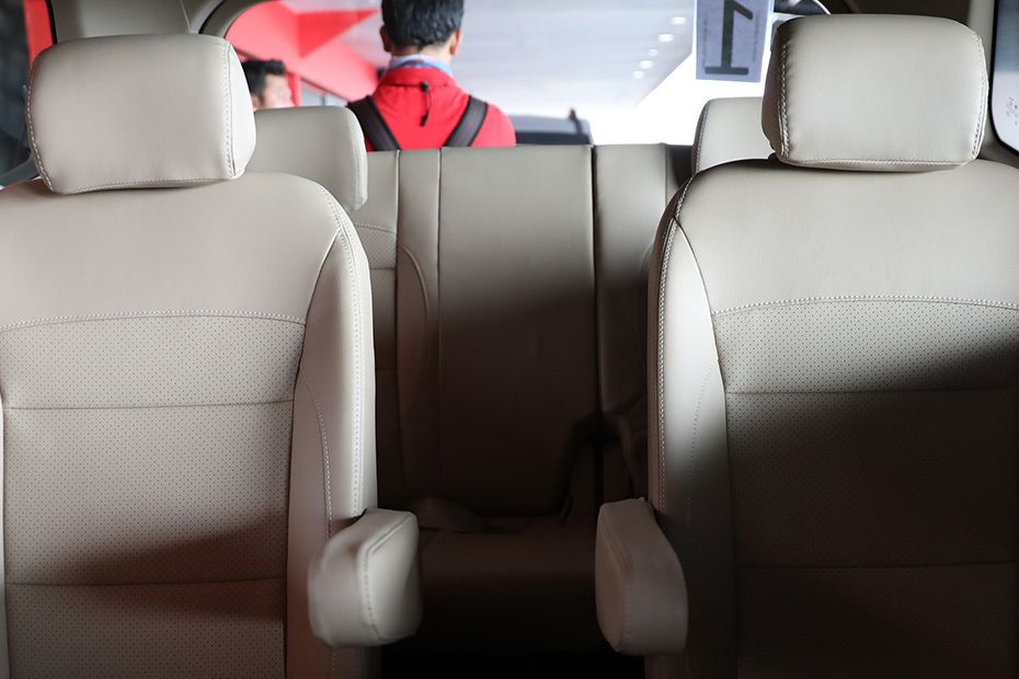 Gambar Wuling Confero 2021 - Lihat Foto Interior & Eksterior | Oto