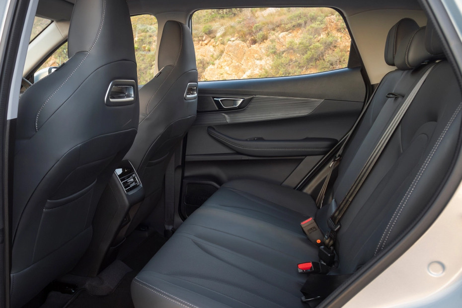 CHERY Tiggo Cross Images - Check Interior & Exterior Photos | OtO