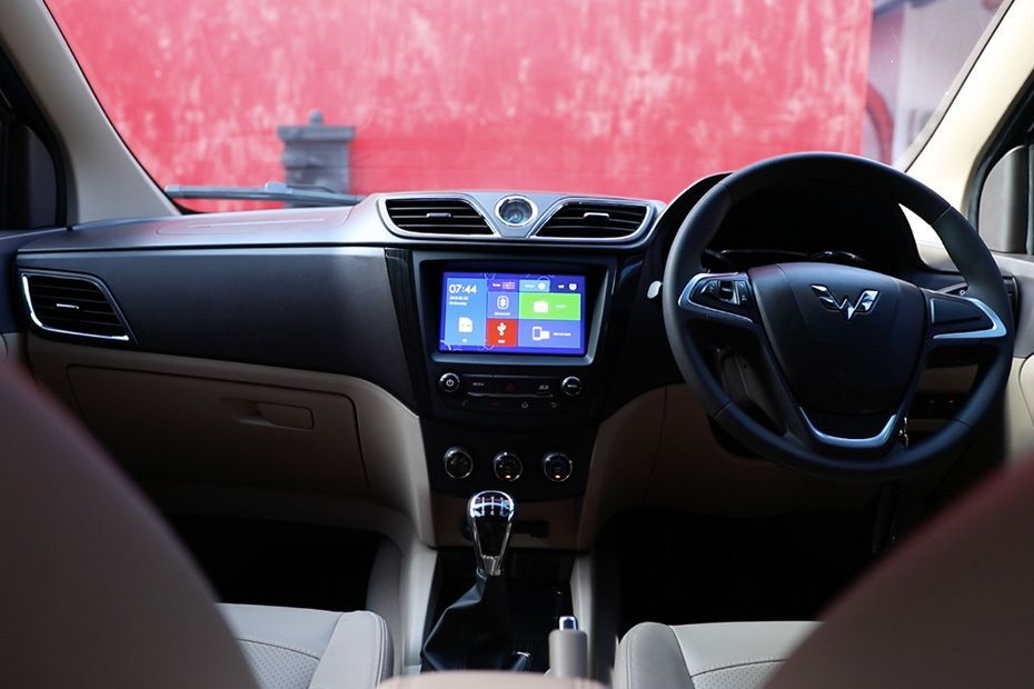 Gambar Wuling Confero S 2021 - Lihat Foto Interior & Eksterior | Oto