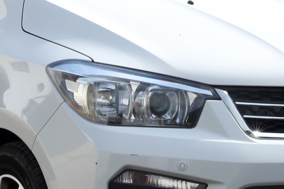 Gambar Wuling Confero S 2021 - Lihat Foto Interior & Eksterior | Oto