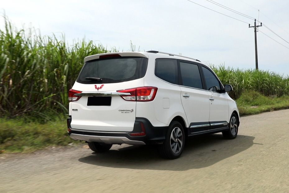 Gambar Wuling Confero 2021 - Lihat Foto Interior & Eksterior | Oto