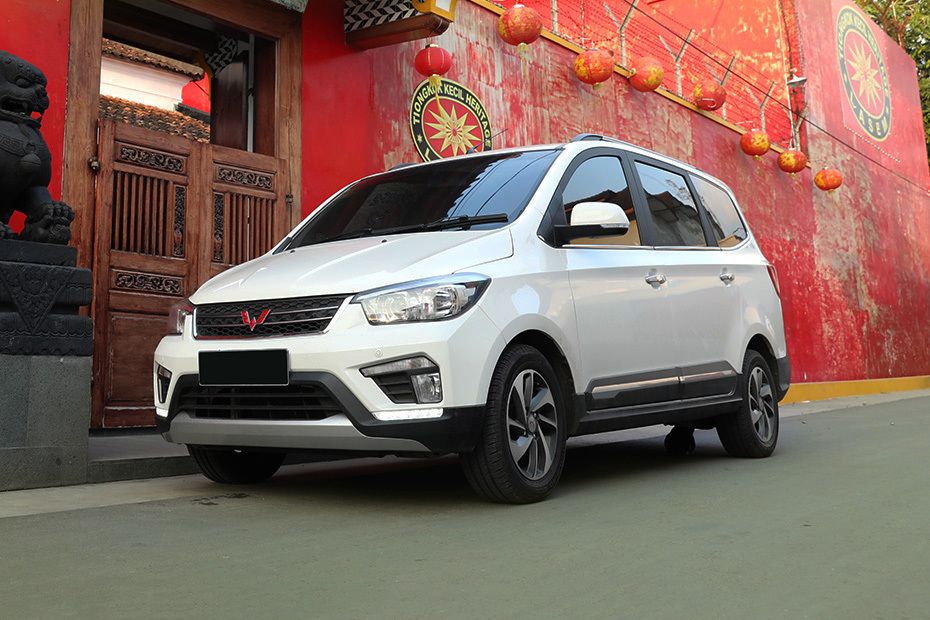 Gambar Wuling Confero S 2021 - Lihat Foto Interior & Eksterior | Oto