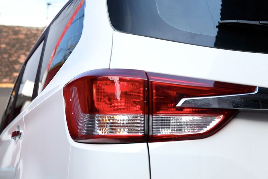 Gambar Wuling Confero 2021 - Lihat Foto Interior & Eksterior | Oto