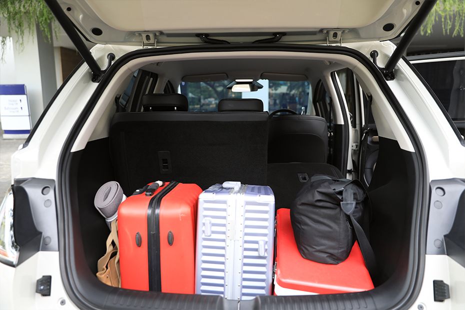 Wuling Cloud 2025 Price, Review, Specifications & Mei Promo - Zigwheels ...