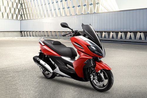 Yamaha Xmax Connected 2024 Images - Check out design & styling | OTO
