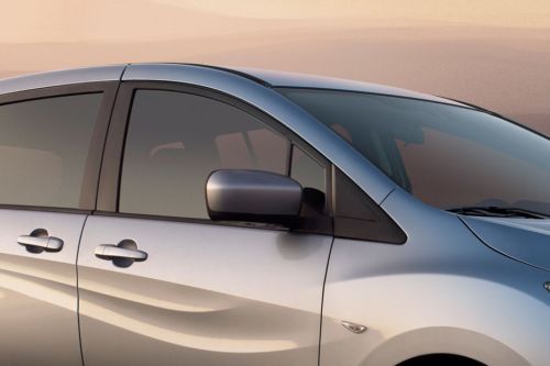 Lihat - Melihat Lebih Dekat Mazda 3 & Mazda 5 I OTO.com | Oto