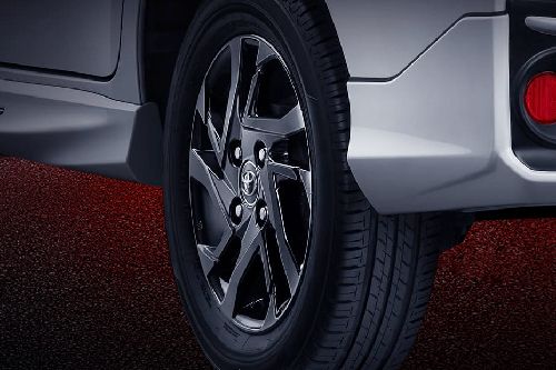 Toyota Avanza Veloz vs Toyota Rush - Which is Better?