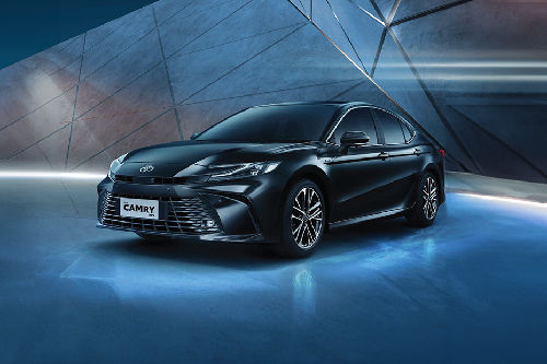 Subaru WRX vs Toyota Camry HEV - Which is Better?