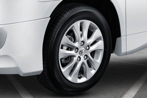 Isuzu Mu-X (2016-2017) vs Toyota NAV1 - Mana Yang Lebih Baik?