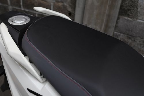 First Ride Suzuki Avenis 125: Cari Potensi di Balik Tampilan yang Nyeleneh